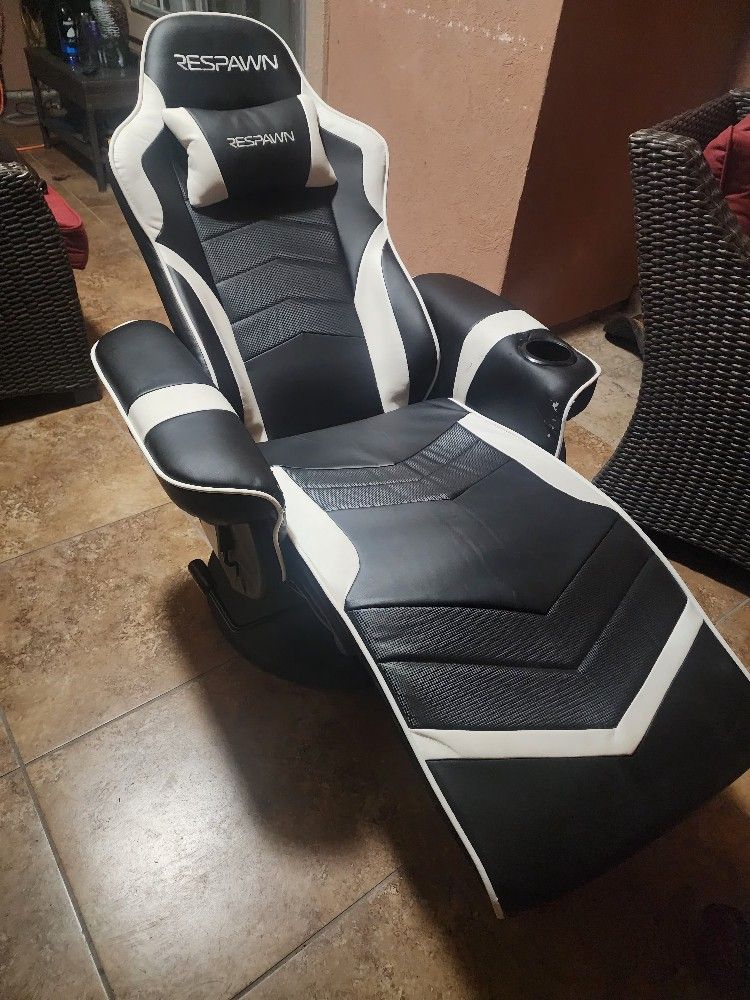 RESPAWN RSP-900 Recling gaming Chair (Black/White) for Sale in San ...