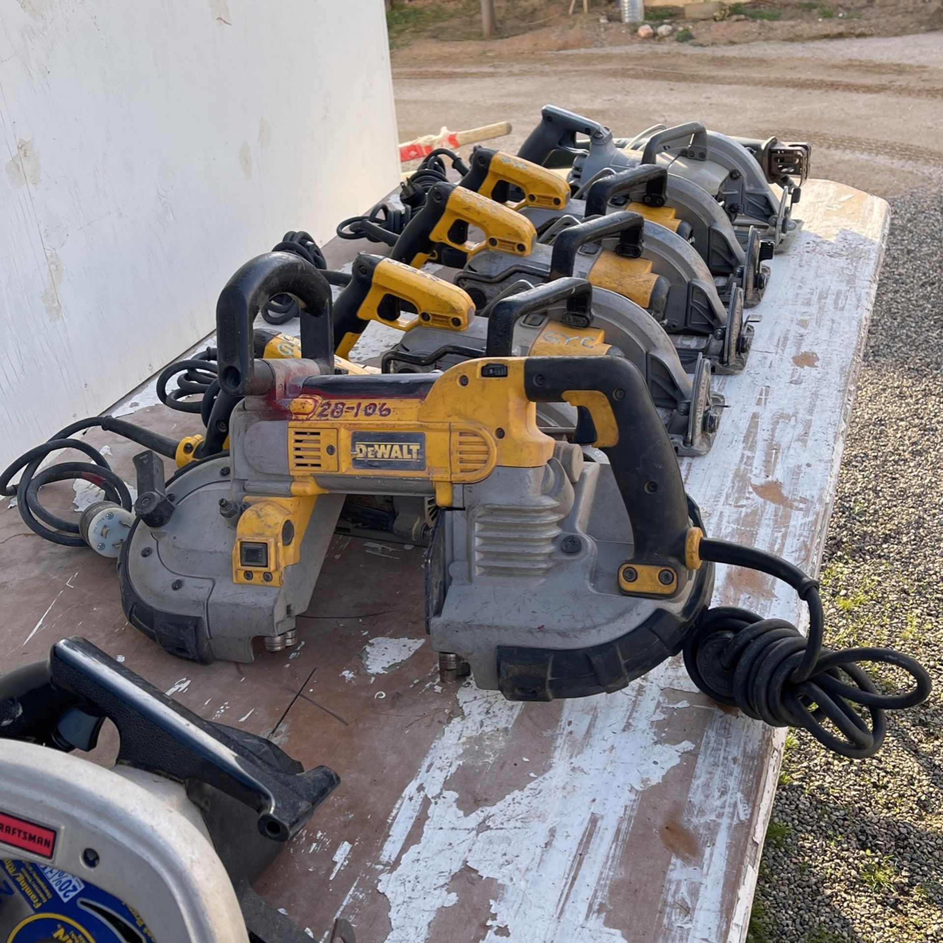 Dewalt Corded Bandsaw for Sale in Riverside County, CA - OfferUp
