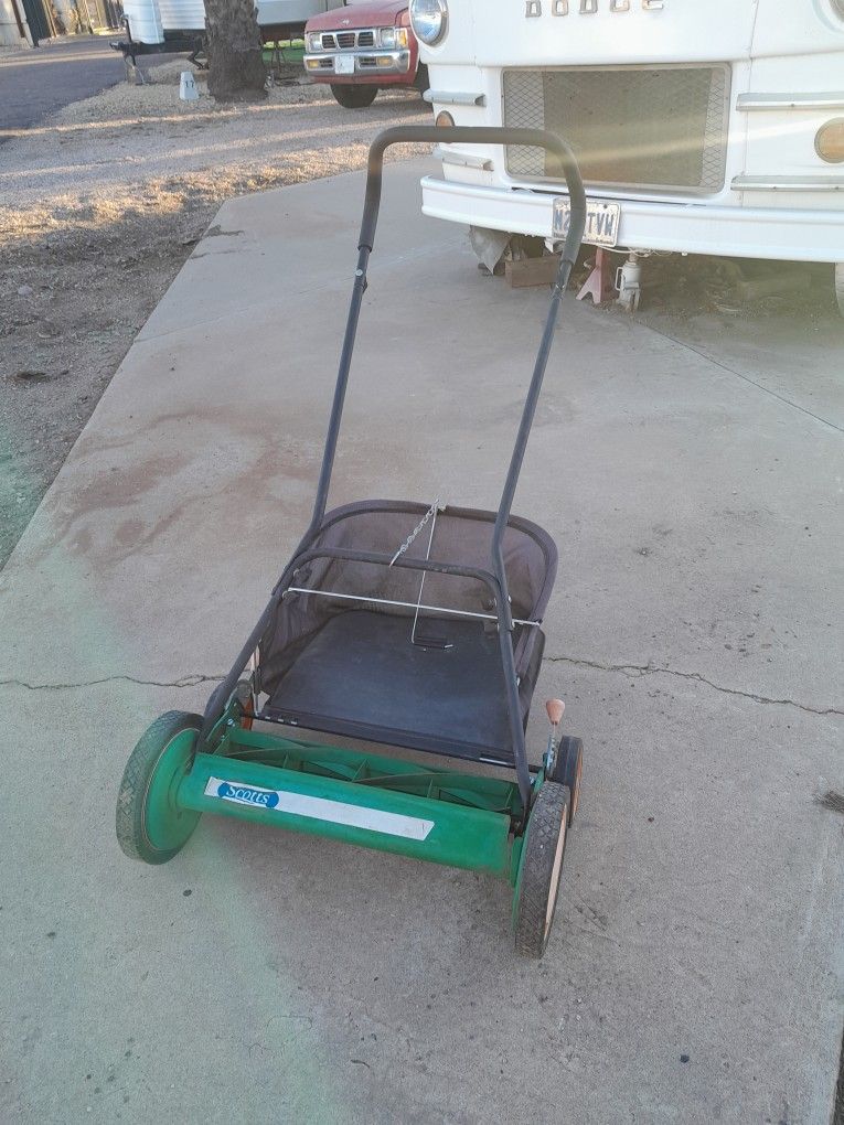 Scotts Classic Walk Behind Push Mower w/Grass Bag Attachment. for Sale ...