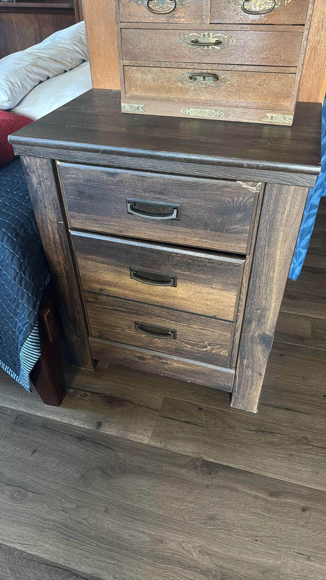 Side Dresser for Sale in Hesperia, CA - OfferUp