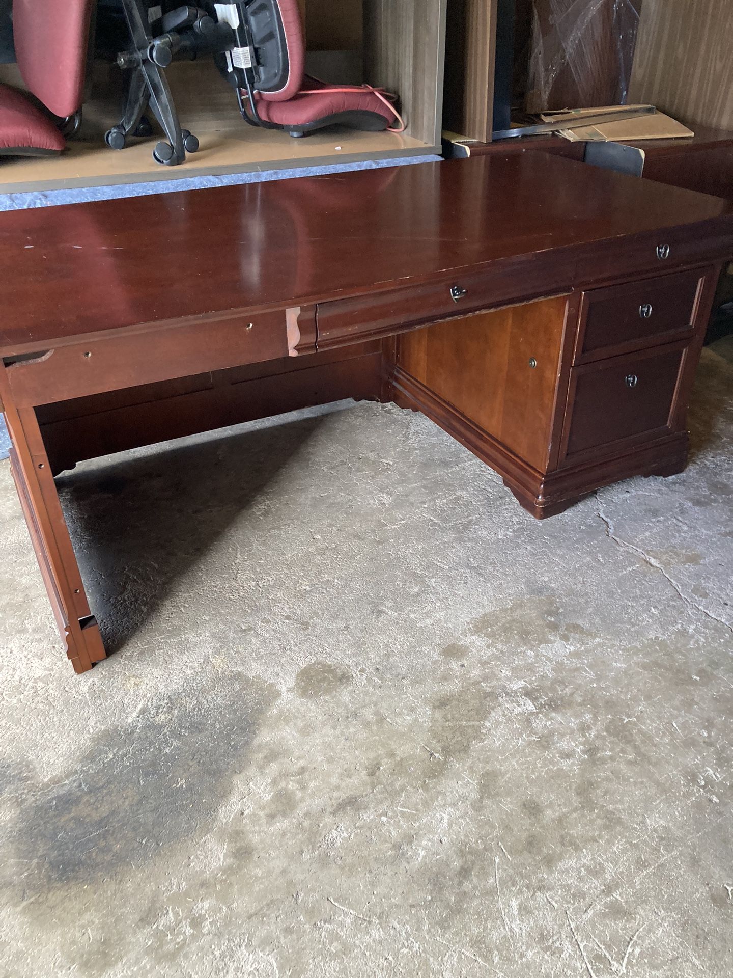 Single Cherry Wood Desk for Sale in Colorado Springs, CO - OfferUp