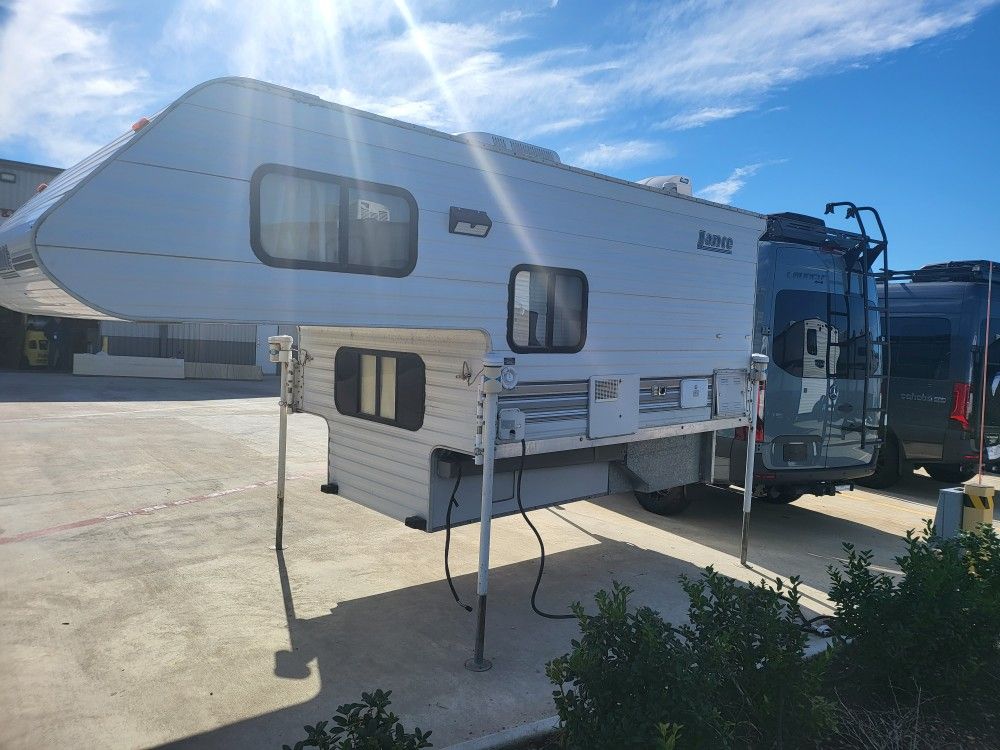 2001 Lance 815 for Sale in Houston, TX - OfferUp