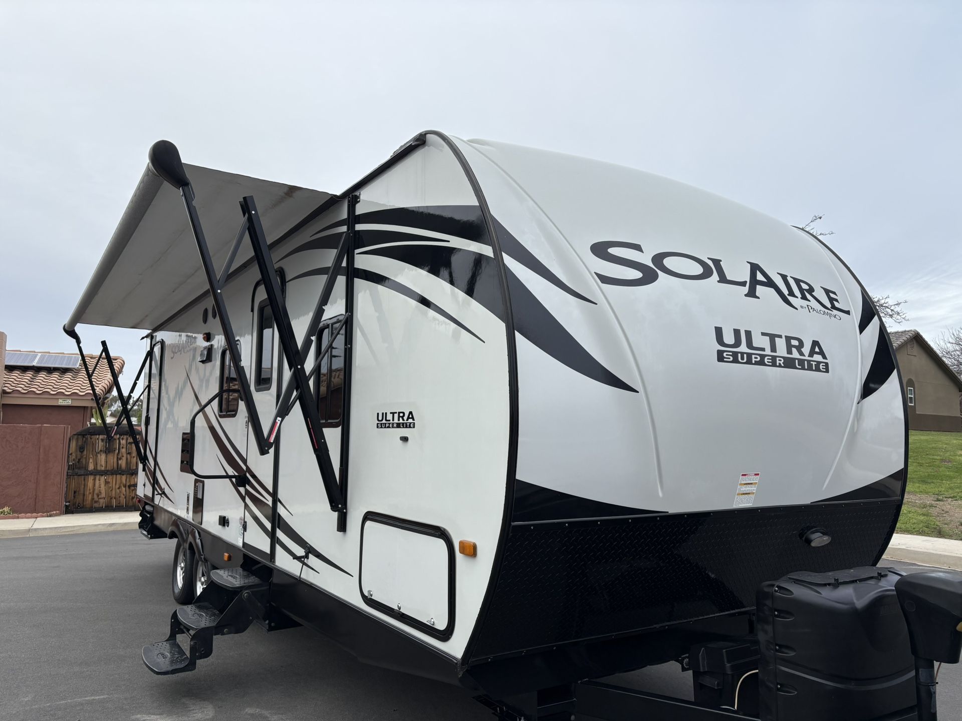 2015 Solaire Travel Trailer 33 Ft for Sale in Chula Vista, CA - OfferUp