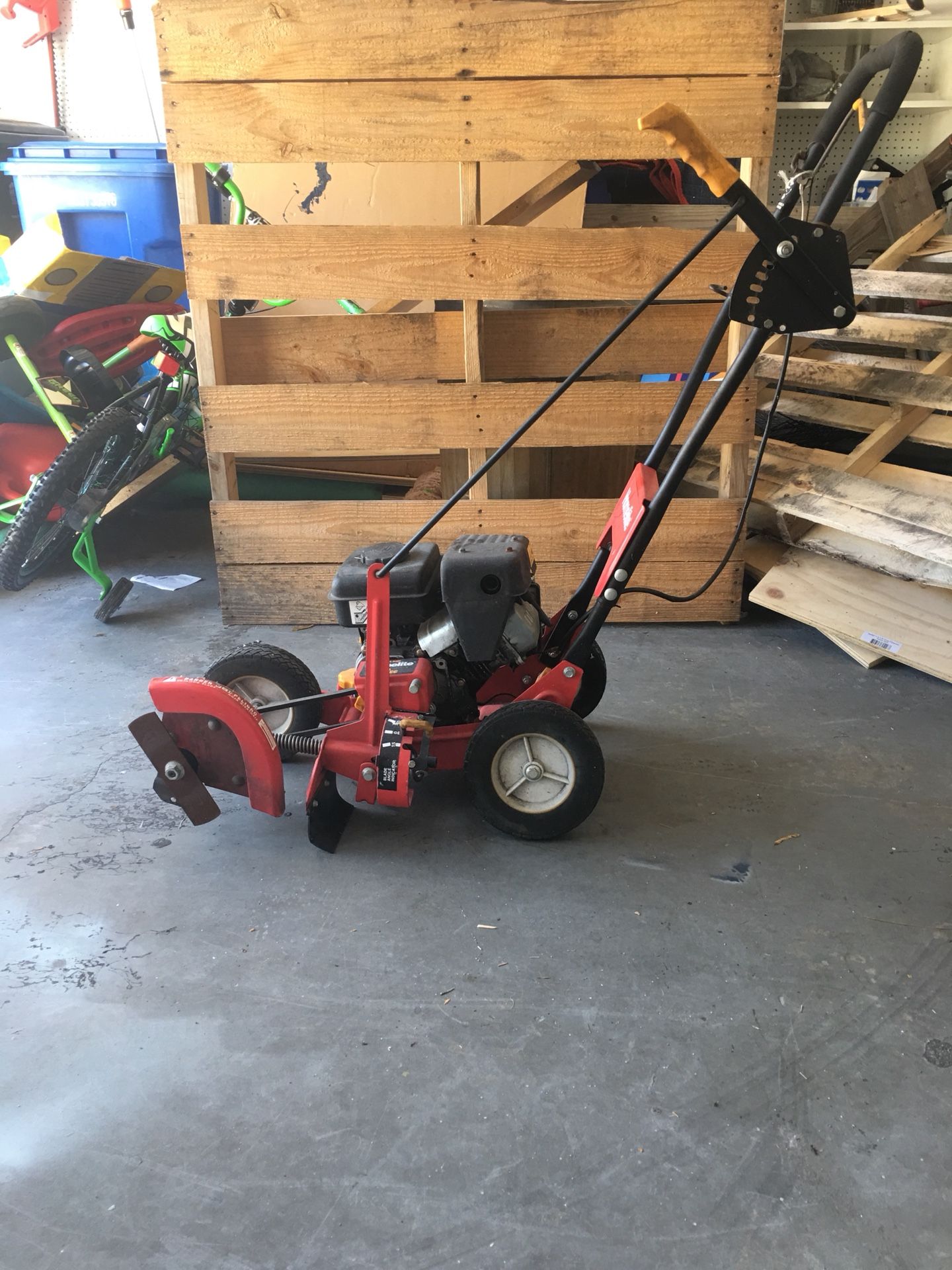 Homelite 9” blade 79cc walk behind gas edger for Sale in Tampa, FL ...