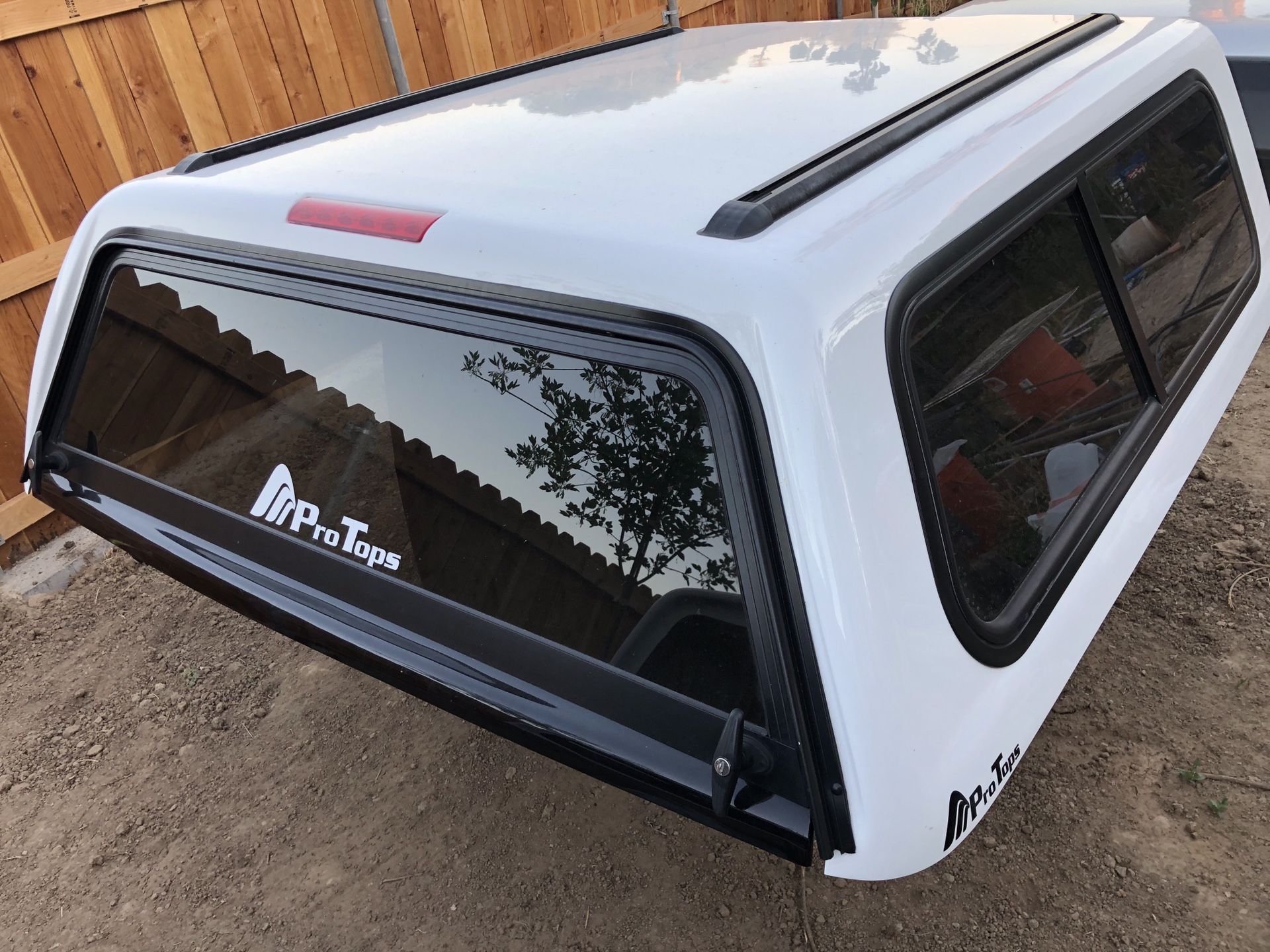 Camper Shell for the 5ft bed Toyota Tacoma 2016 to 2020 for Sale in ...