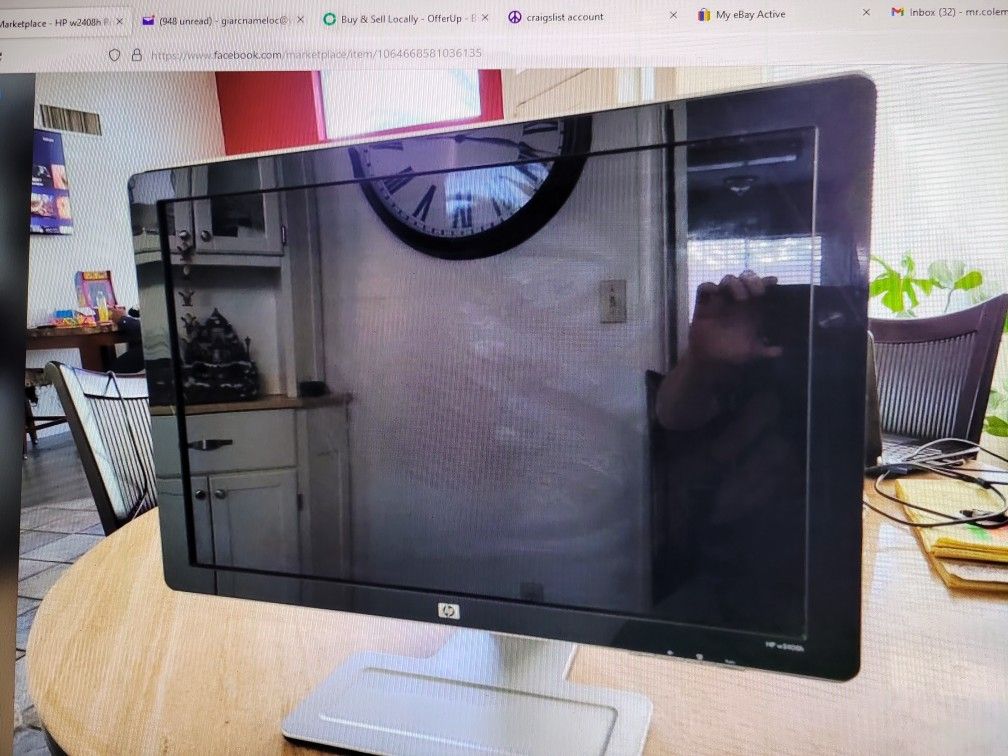HP w2408 Rotating Screen Monitpr W/built In Speakers HDMI for Sale in ...