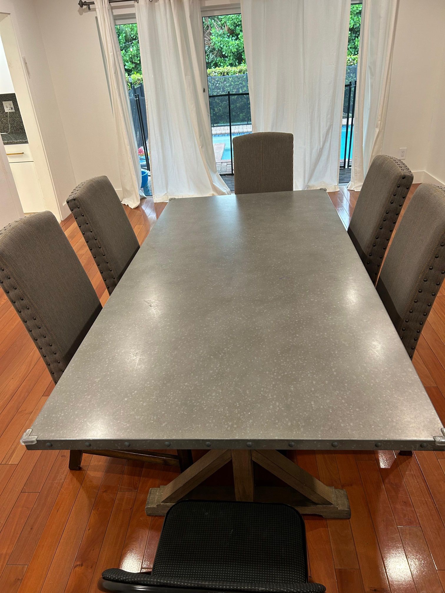 Free Dining Room Table for Sale in Halndle Bch, FL - OfferUp