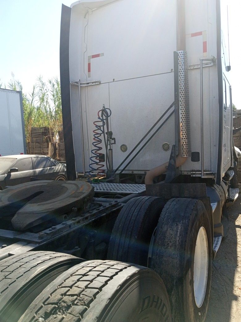 2011 Kenworth T700 for Sale in Riverside, CA - OfferUp