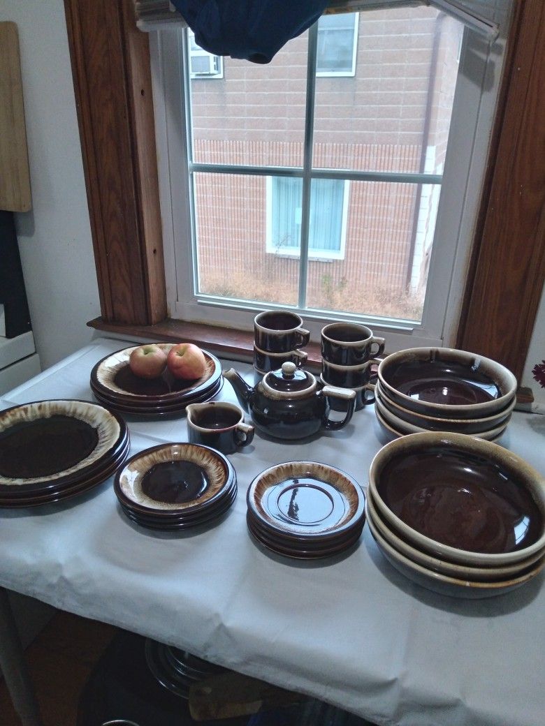 Mid Century Pfaltzgraff Gourmet Dinner Table Set (Make An Offer) Furniture