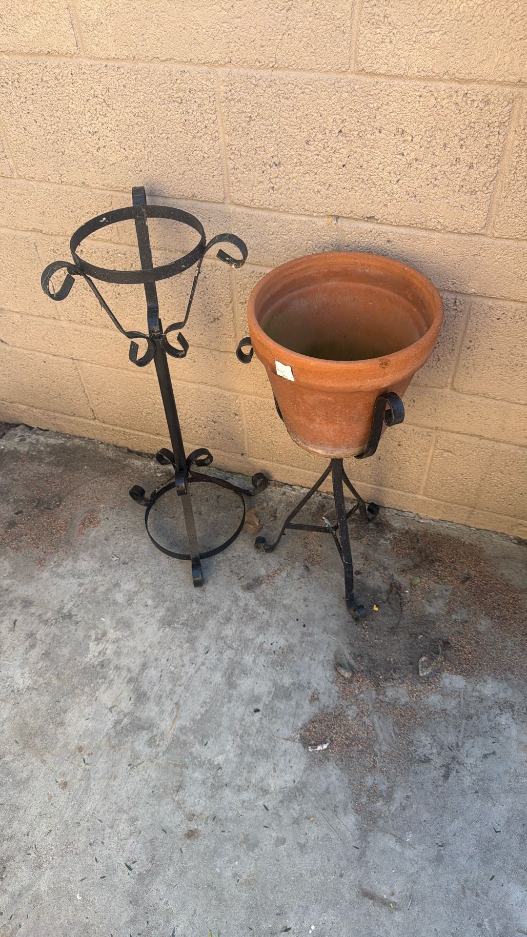 Clay Pot & Two Metal Stands for Sale in Downey, CA - OfferUp
