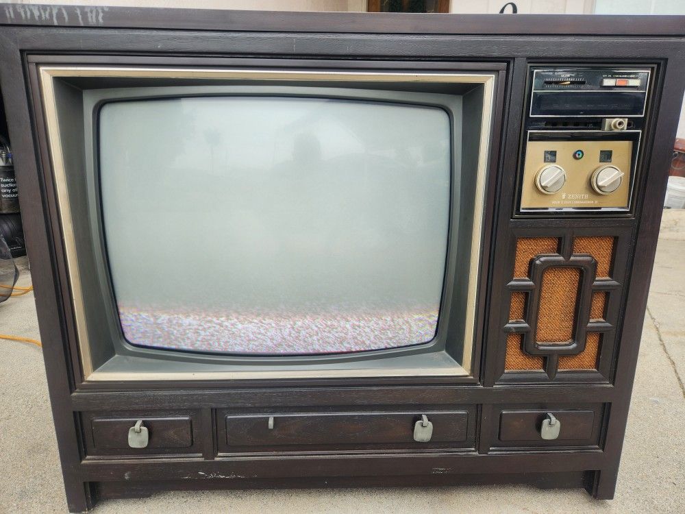 Zenith Solid State Chromacolor II Vintage Oldschool Tv for Sale in La ...