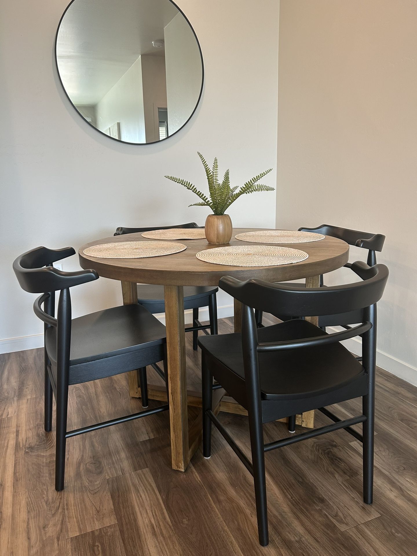 Round Dining Table Set — Threshold for Sale in Goodyear, AZ - OfferUp