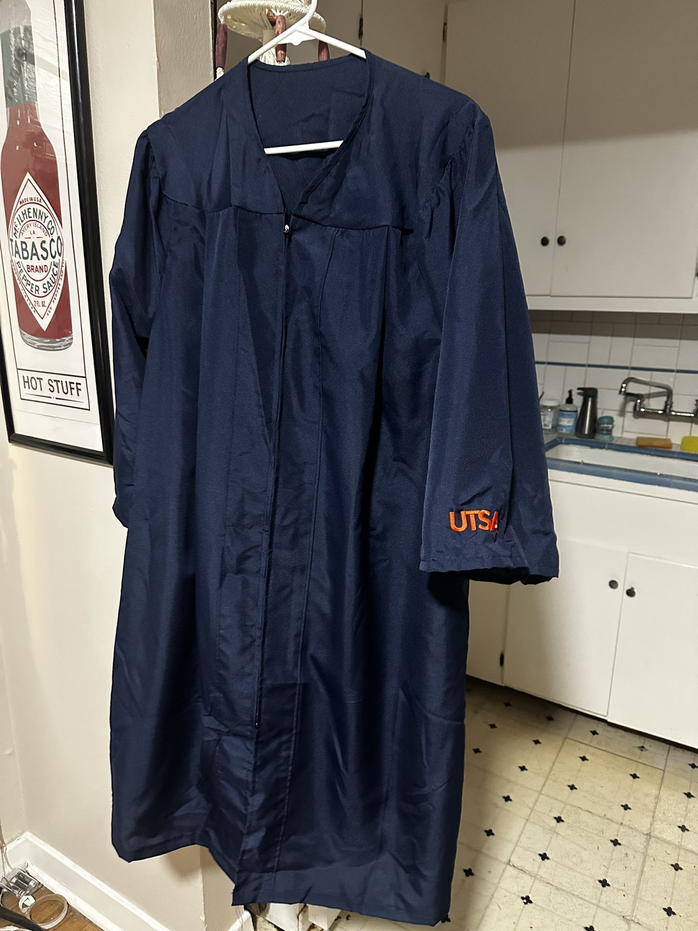 UTSA Graduation Gown for Sale in San Antonio, TX - OfferUp