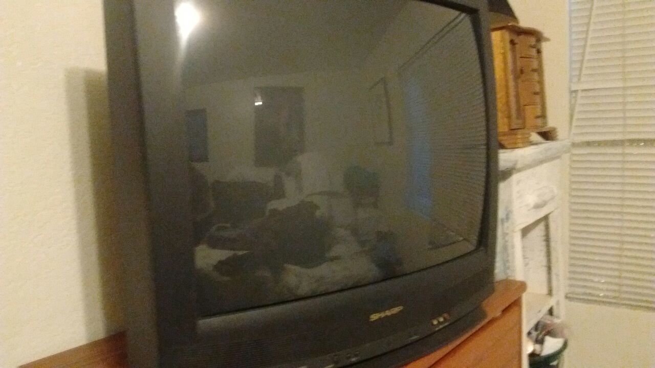 27 inch SHARP COLOR CRT TV for Sale in San Carlos, CA - OfferUp