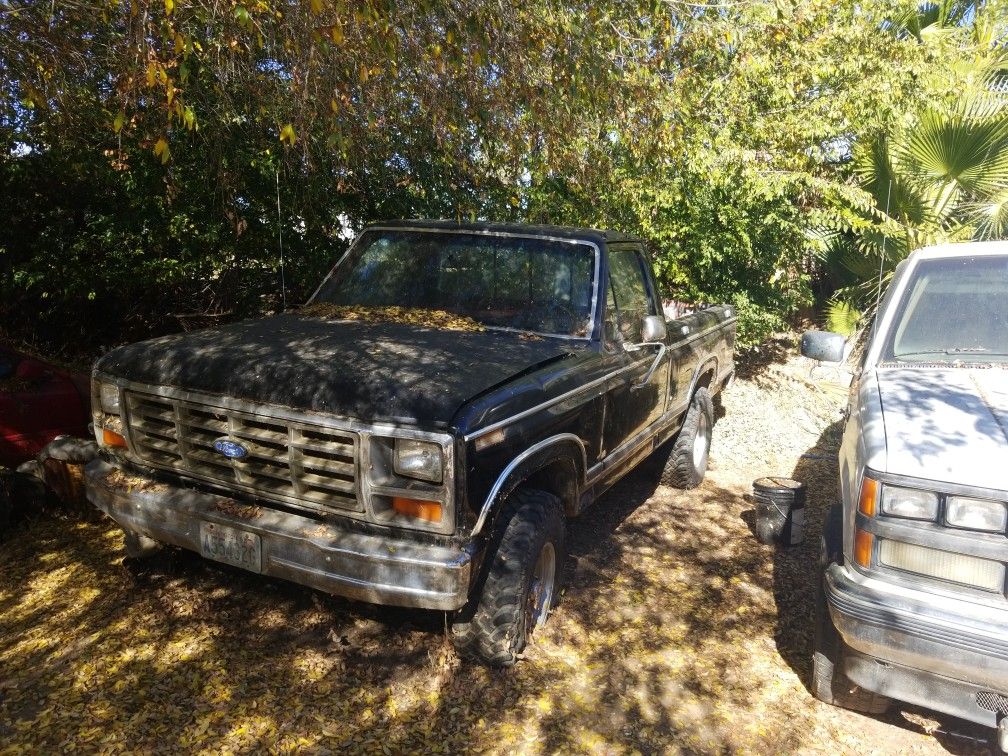 Ford F150 80s Truck Short Bed 4x4 Stick Shift for Sale in Moreno Valley ...