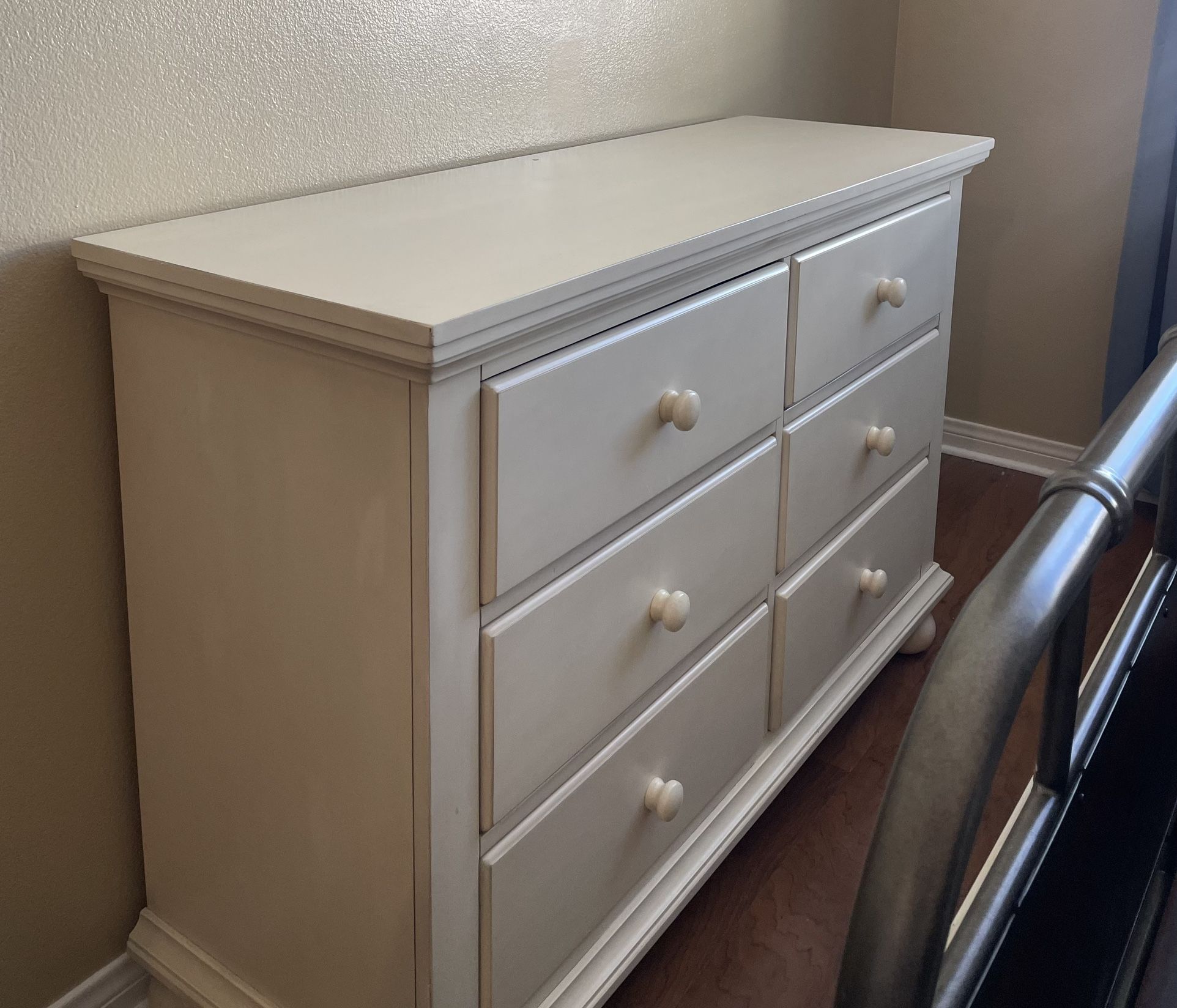 Beautiful White Dresser And Nightstand for Sale in Temecula, CA - OfferUp
