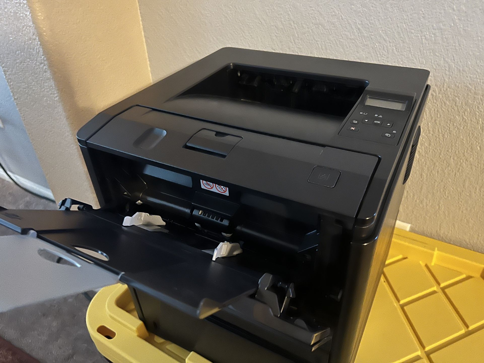 HP Laserjet Pro 400 M401 Series + EXTRA TRAY for Sale in Las Vegas, NV ...
