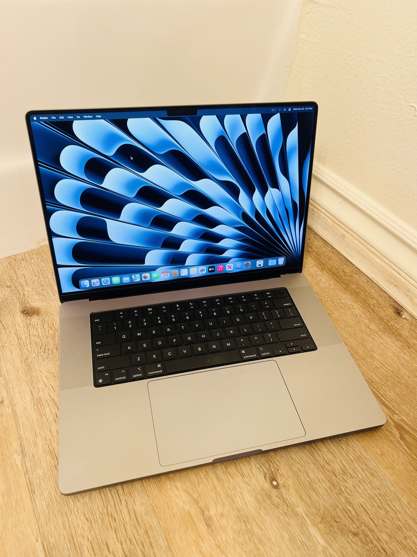 macbook pro 16 inch m1 pro chip 16Gb memory 512gb Storage for Sale in ...