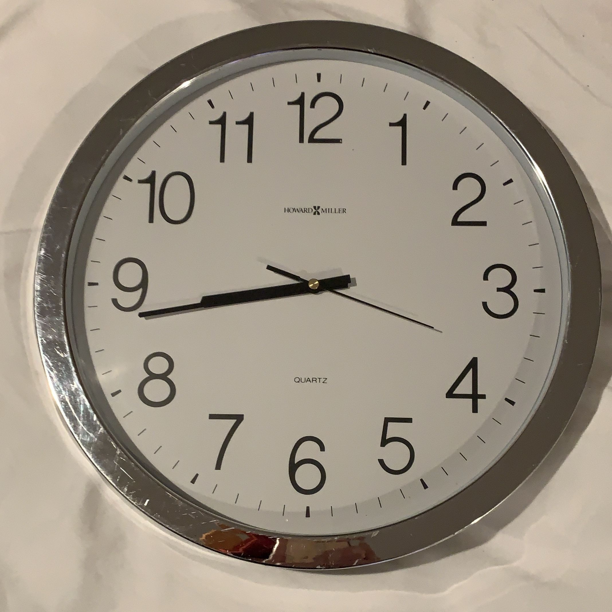 Howard Miller Round Quartz Wall Clock for Sale in Everett, WA - OfferUp