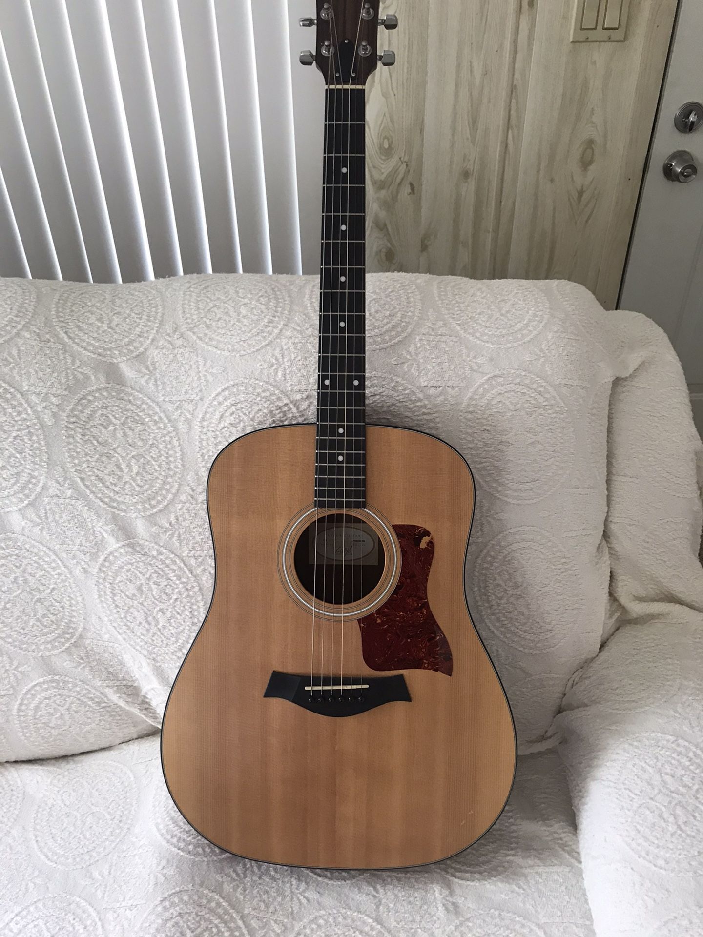 Taylor Acoustic guitar 110 In excellent condition. Nothing is wrong ...