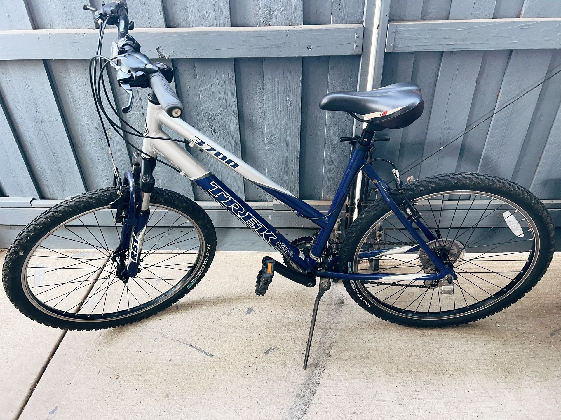 26” Trek 3700 for Sale in Brookfield, IL - OfferUp