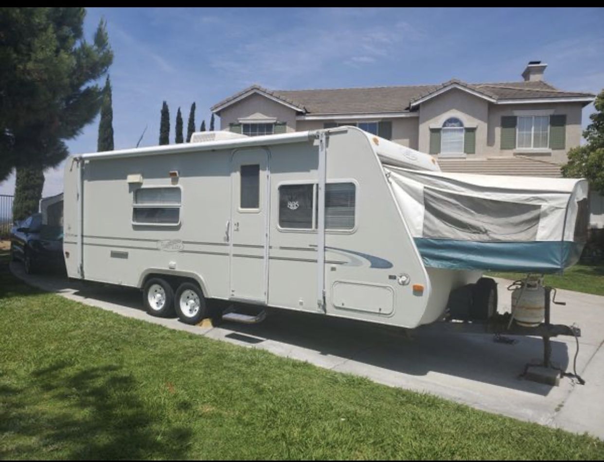 Travel Trailer- 2000 Trail-Lite by R-Vision 21 ft Bantam Hybrid for Sale in Long Beach, CA - OfferUp