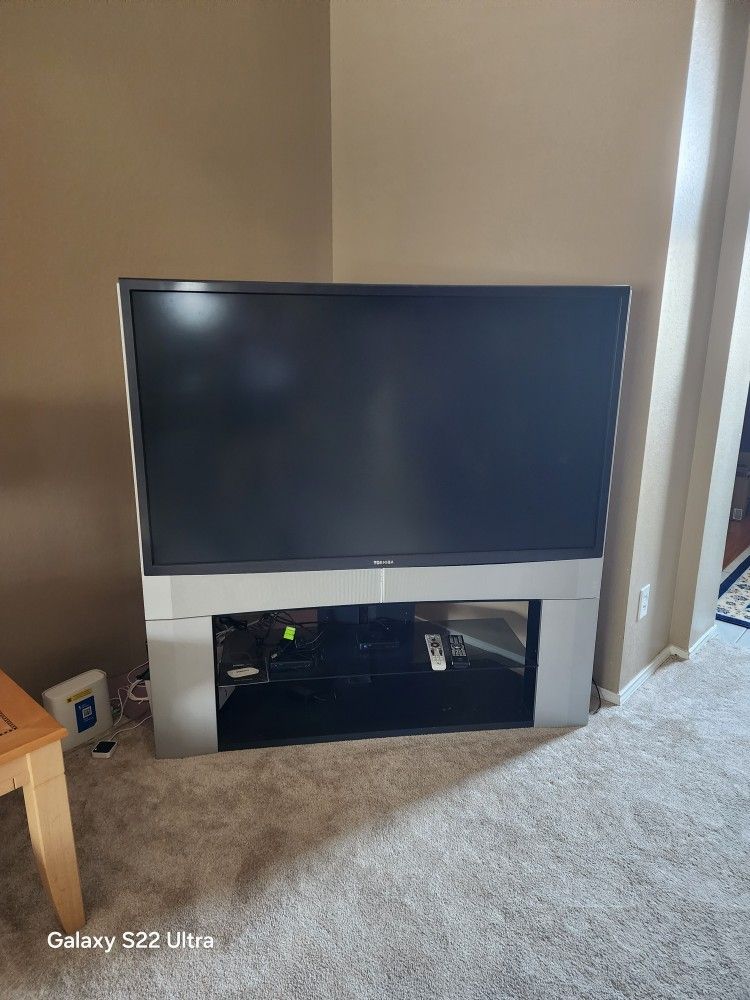 Toshiba 65" Rear Projection tv with stand for Sale in Desoto, TX - OfferUp