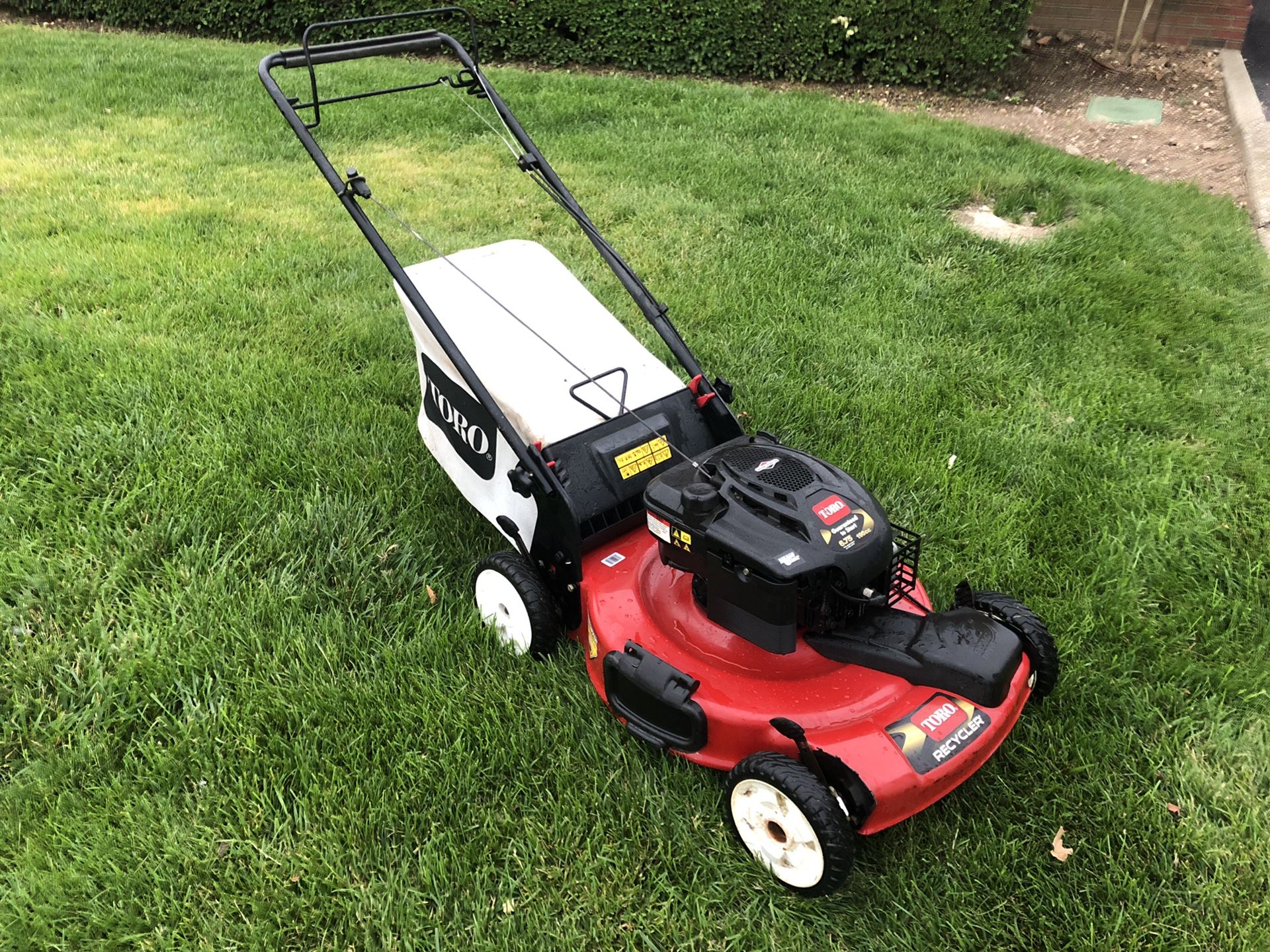 Beautiful Toro Recycler 190cc 3n1 22” SELF PROPELLED Lawn Mower with Bag & Built In Deck Spout ...