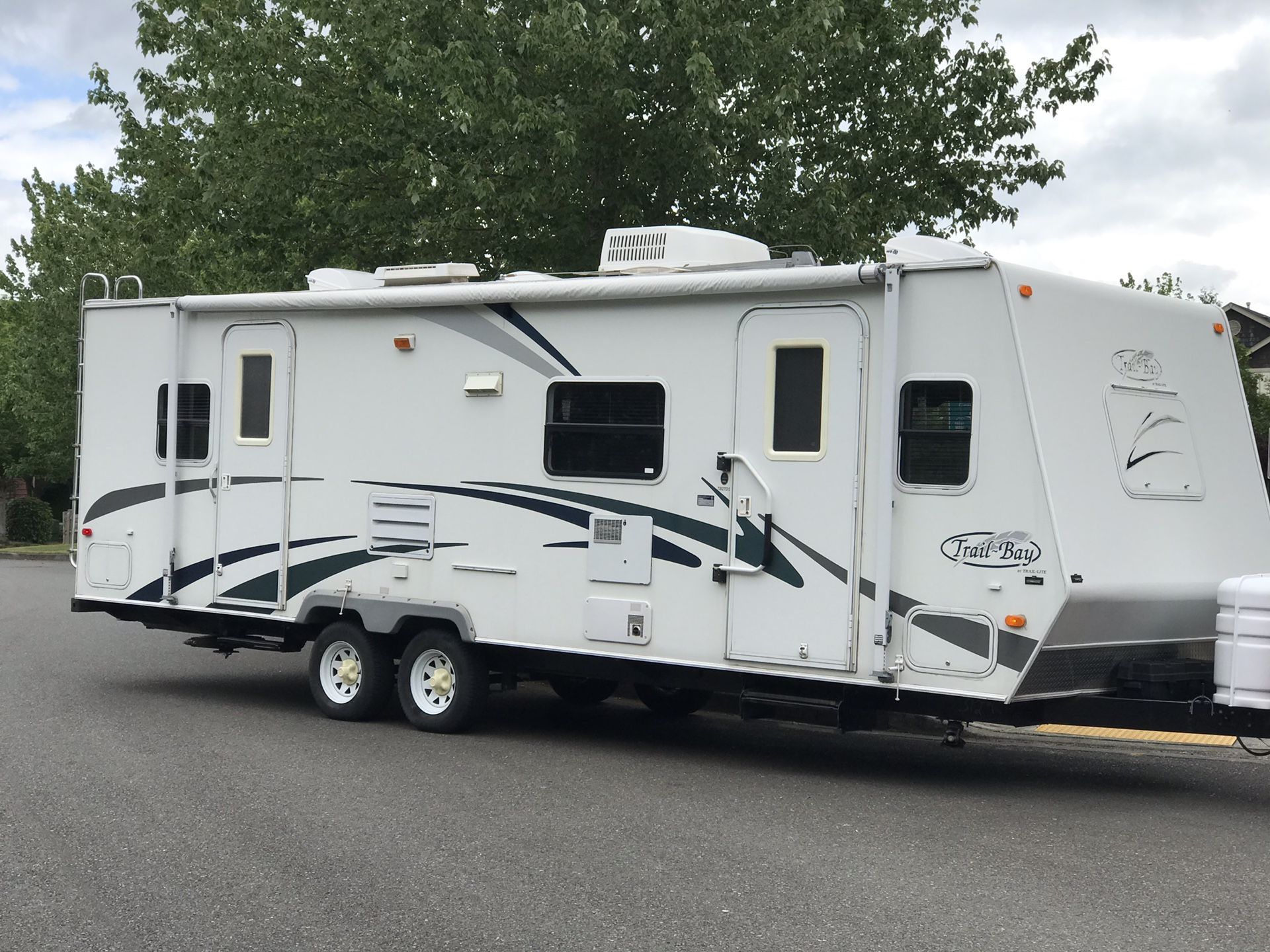 2004 Trail bay 27ft W/Slide Travel Trailer self contained for Sale in ...