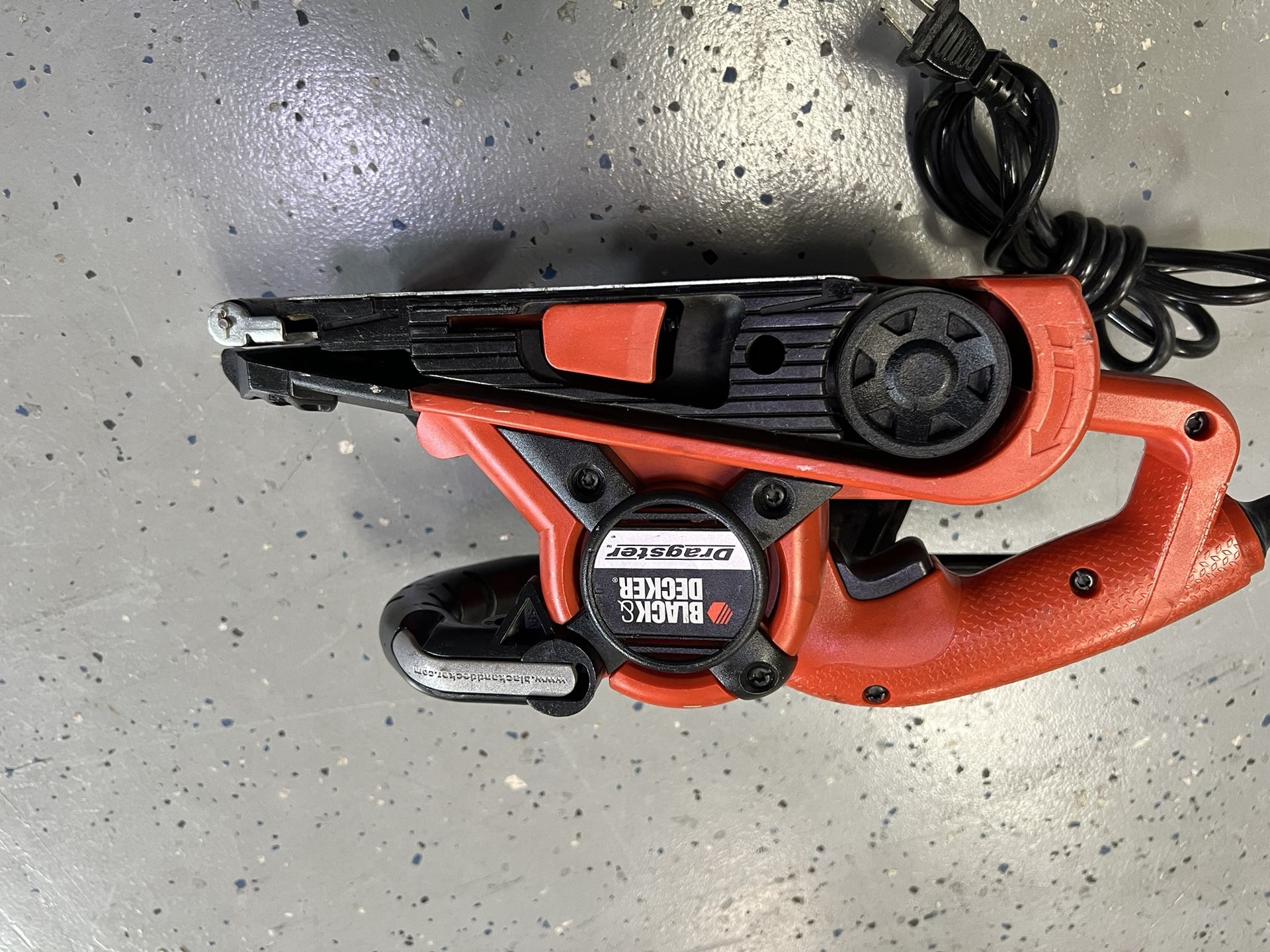 BLACK AND DECKER BELT SANDER MODEL,DS321. for Sale in Orlando, FL - OfferUp