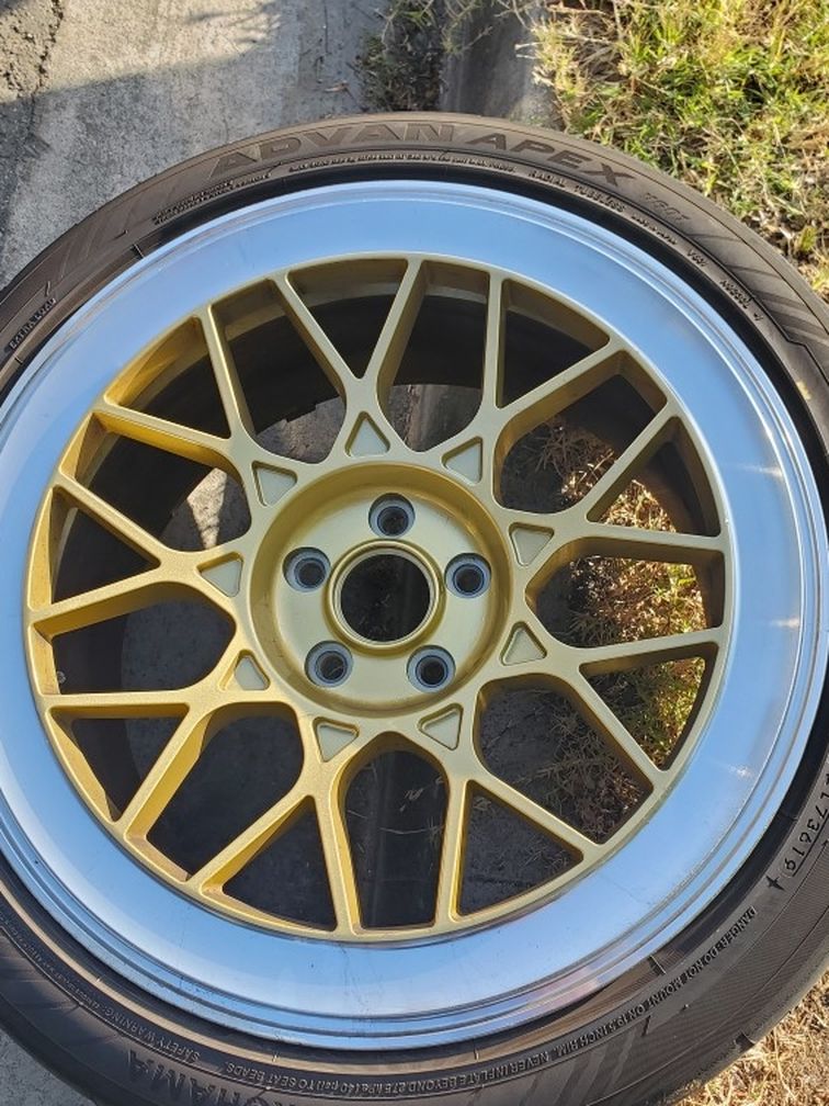 19x9.5 +40, 5x112 DISCONTINUED MOMO Ferrara RF Gold-Colour Wheels Flow ...