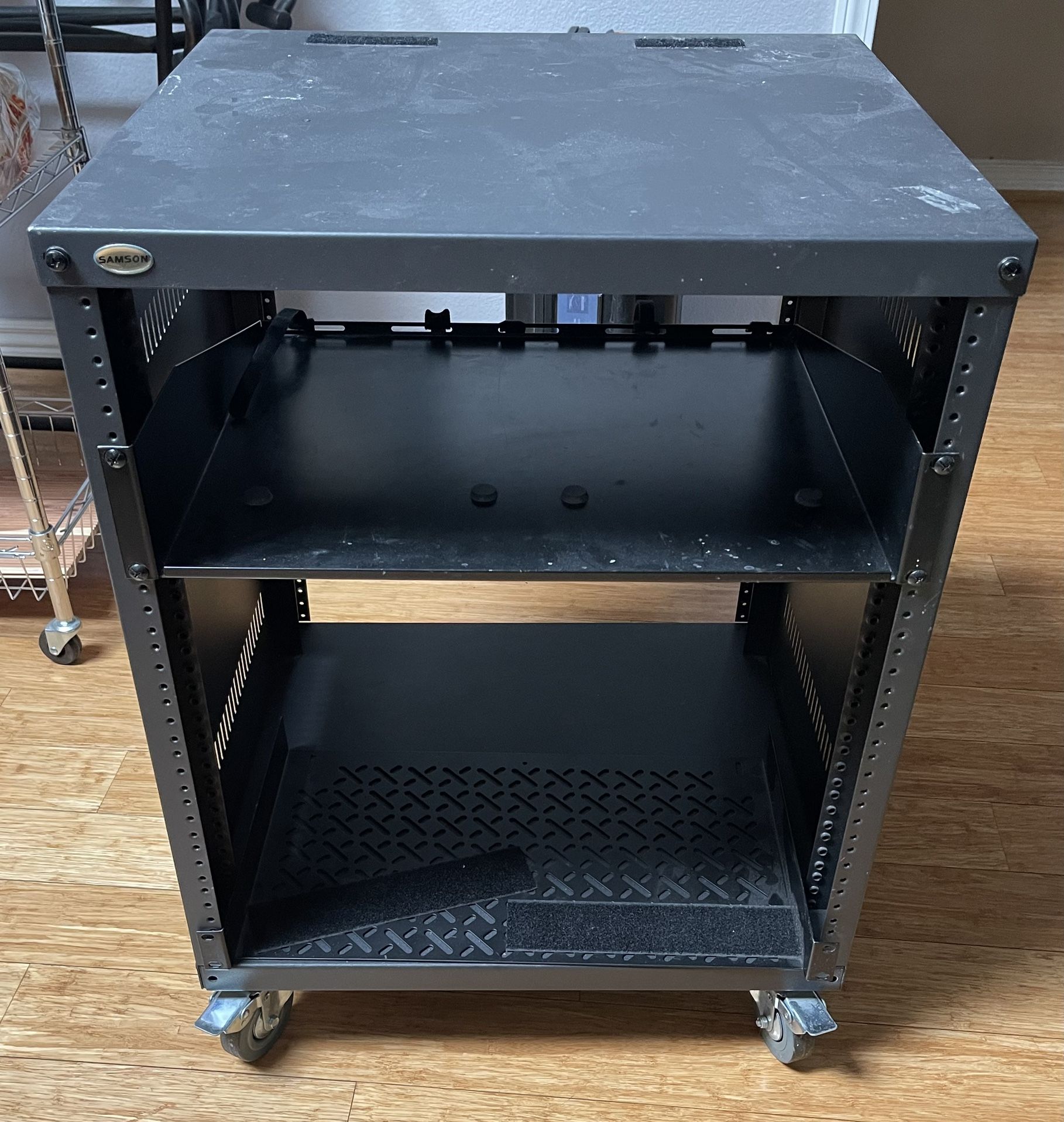 Samson 12U Tech Rack w/Locking Casters for Sale in Phoenix, AZ - OfferUp