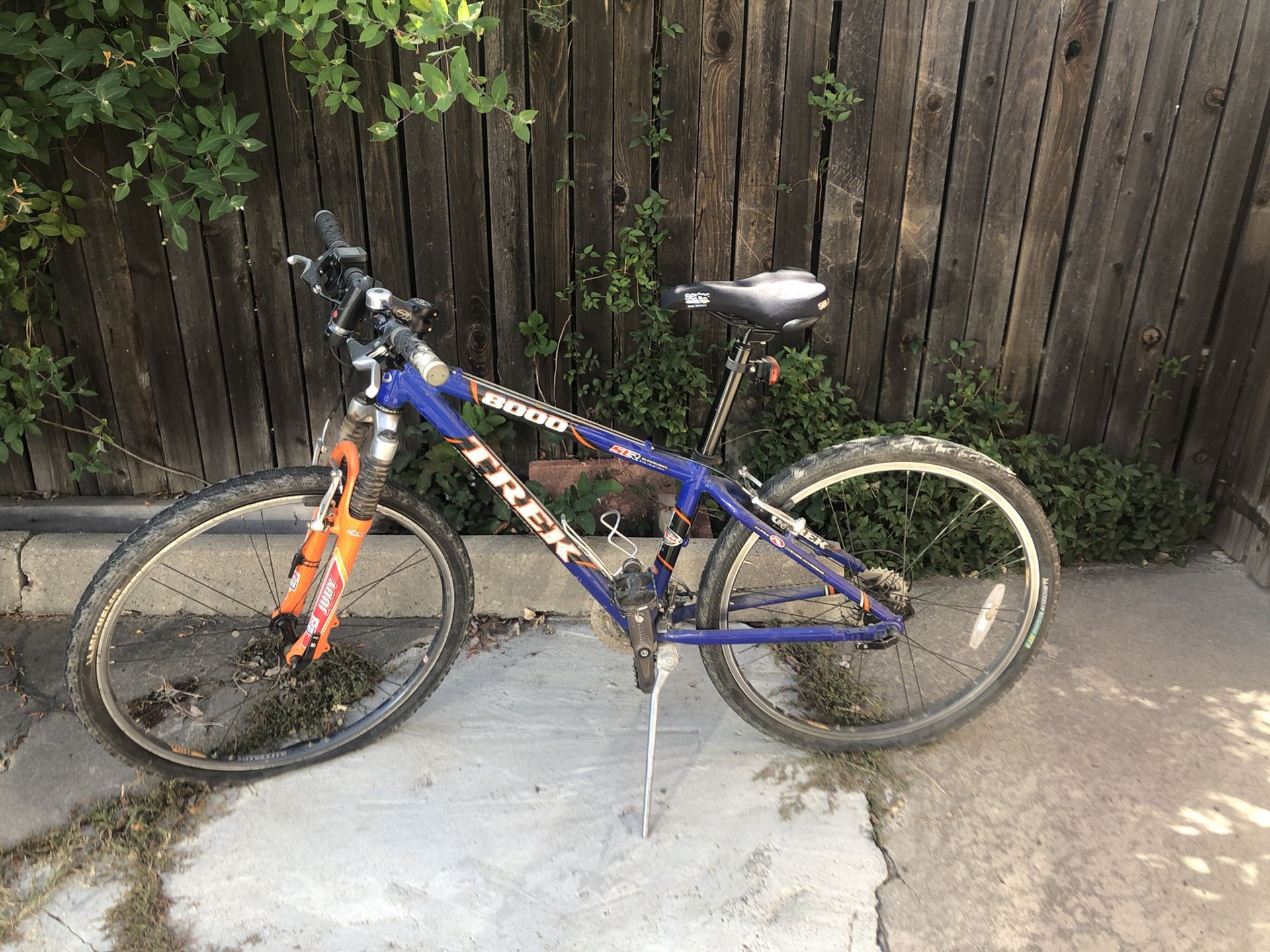 Trek mountain bike 8000 SLR for Sale in Denver, CO - OfferUp