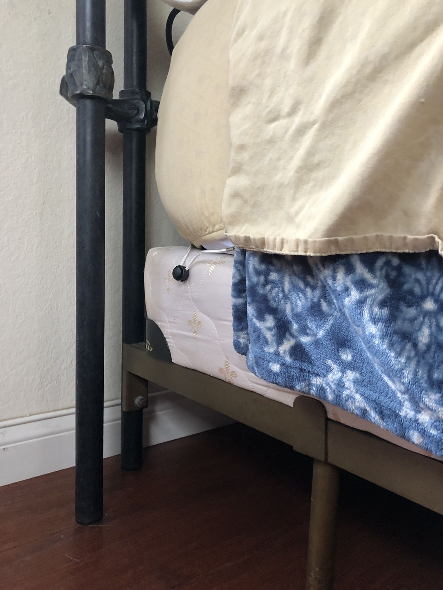 King Wesley Allen Wrought Iron Poster Bonnet Canopy Bed for Sale in ...