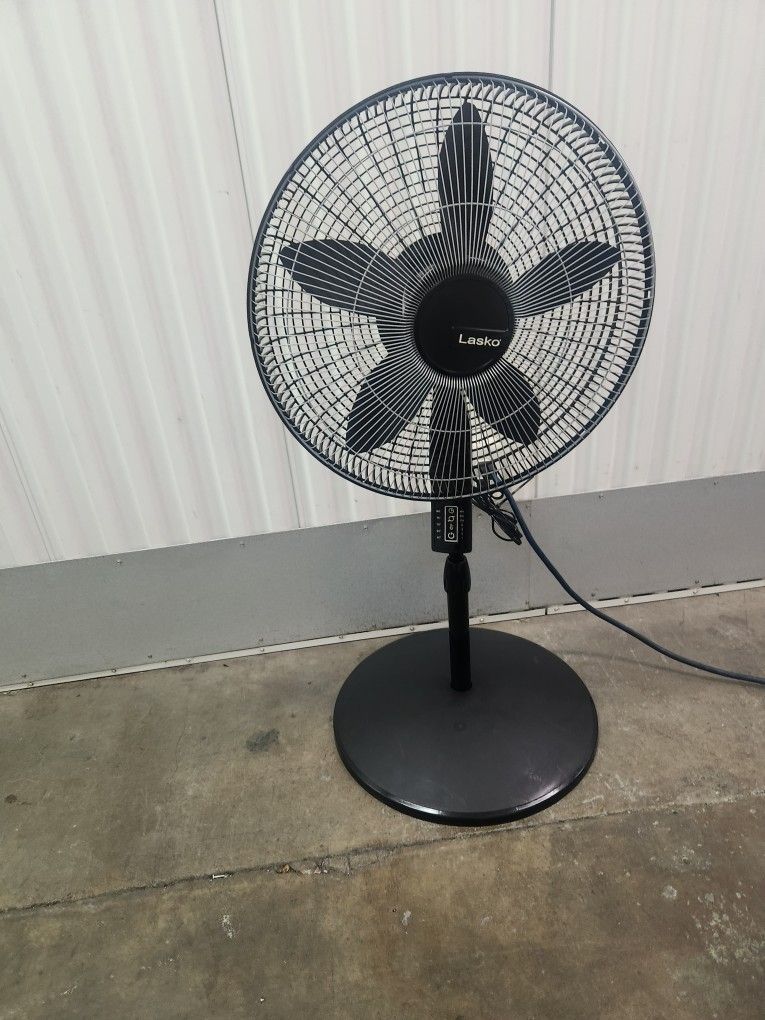 Lasko Elite Collection 18-inch Pedestal Fan for Sale in South Gate, CA - OfferUp