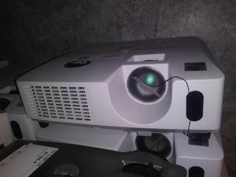 Hitachi LCD widescreen Projector 1080P HD WiFi wireless hook up Network ...