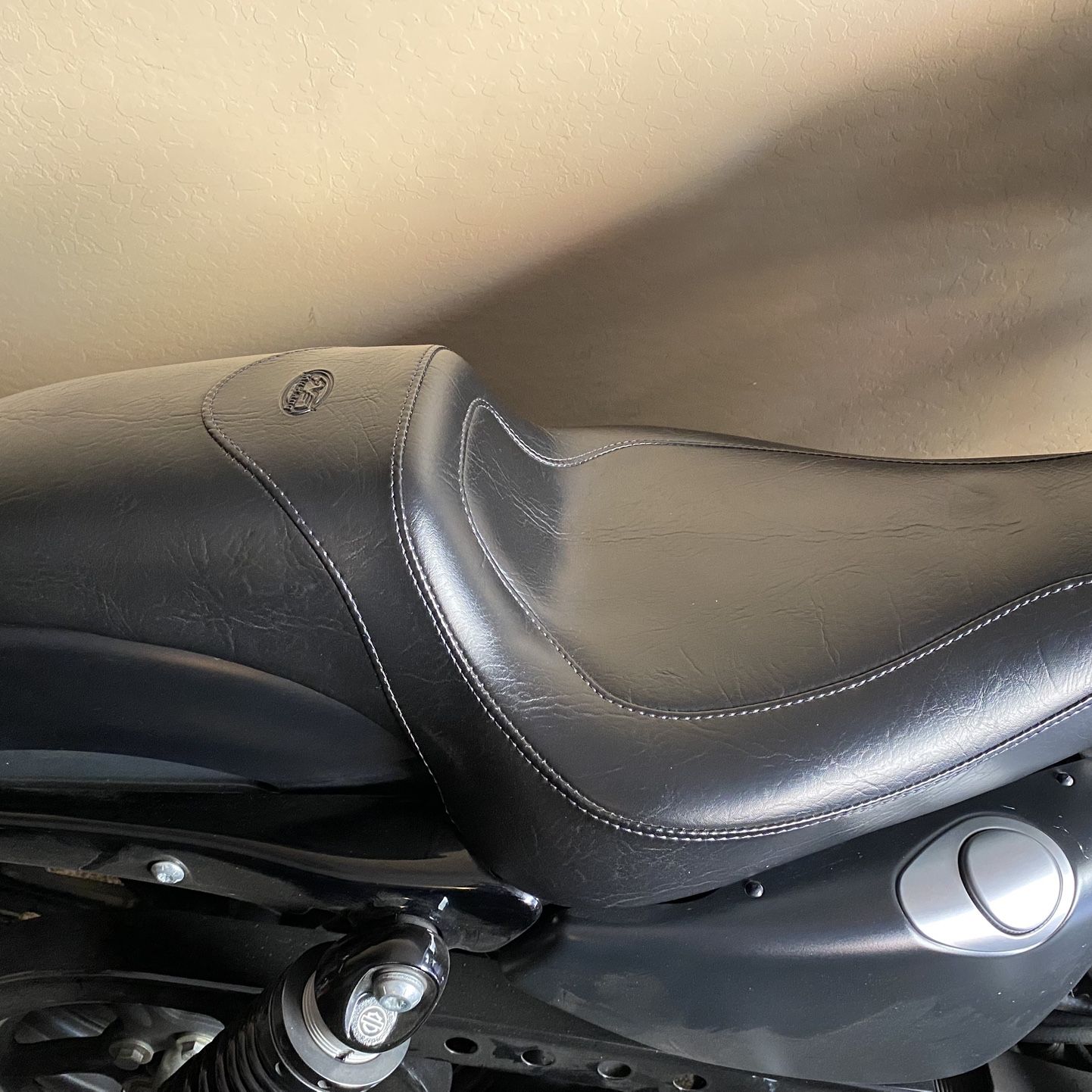 Mustang Fastback Seat For Harley Sportster | ppgbbe.intranet.biologia ...