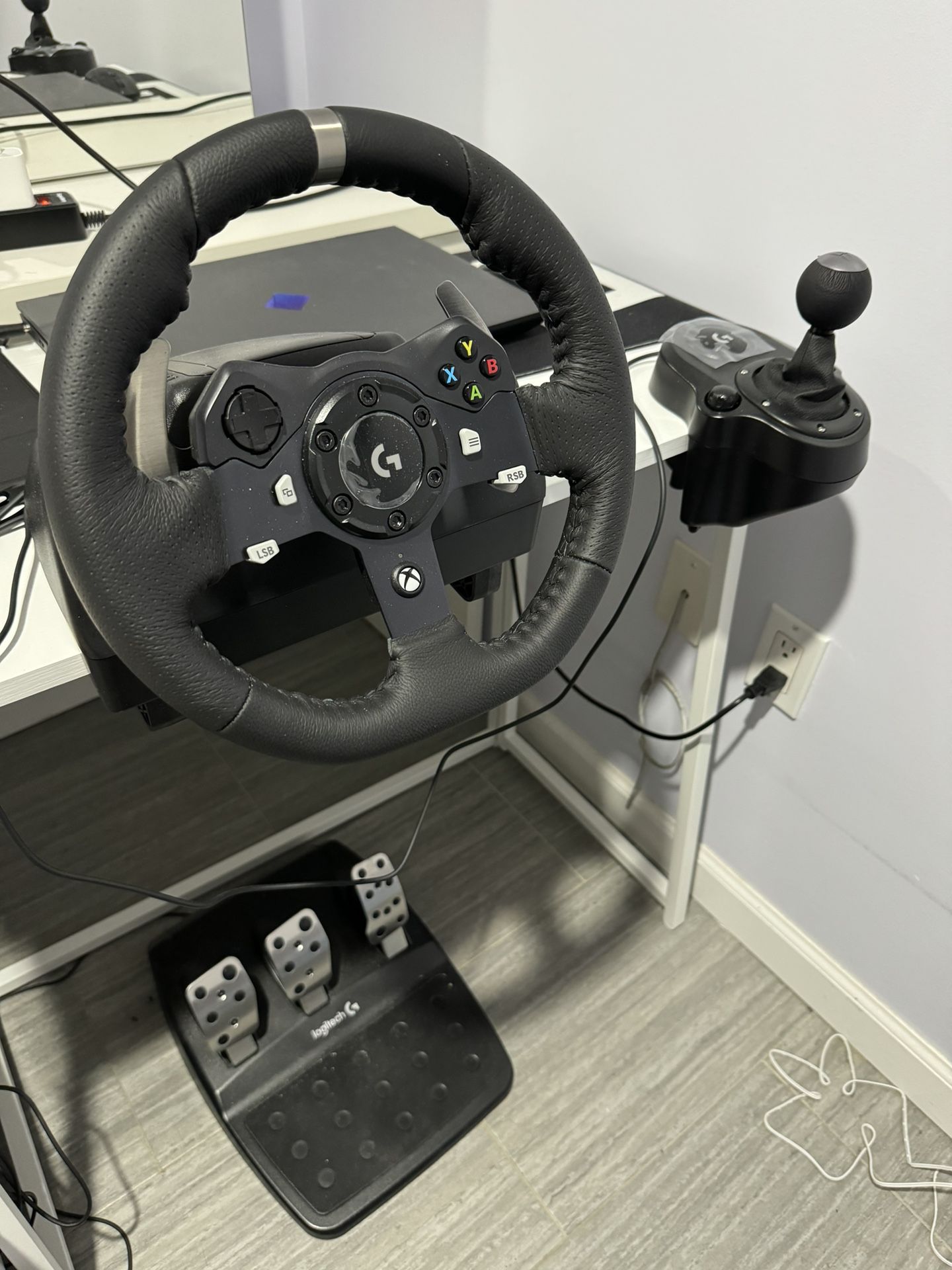 Logitech Racing Wheel G920 + Driving Fore Shift for Sale in Jericho, NY ...