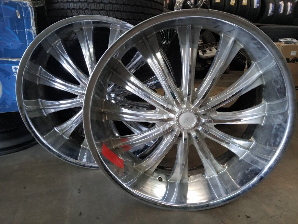 28 Inch Rims...needs Tires.. But It Has Tires for Sale in Phillips ...