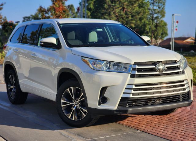 2018 Toyota Highlander for Sale in Bellflower, CA - OfferUp