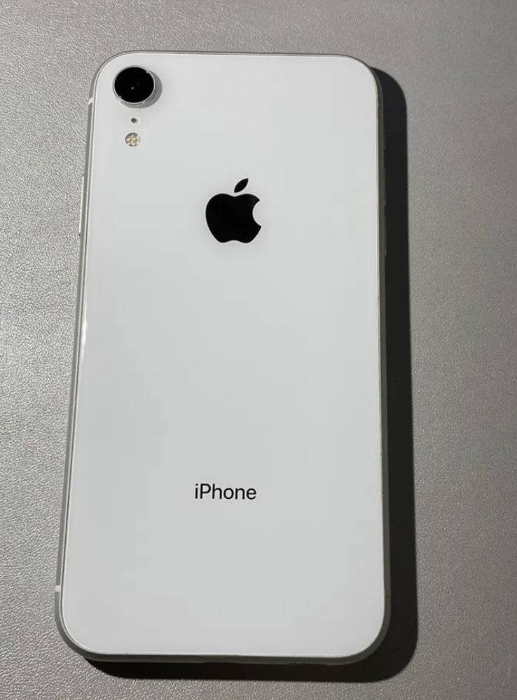 iPhone XR White for Sale in Los Angeles, CA - OfferUp