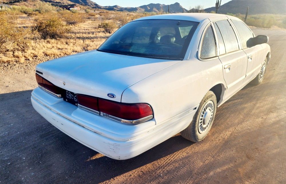 1997 Ford crown Victoria Similar to Honda Toyota Nissan Chevy Ford ...