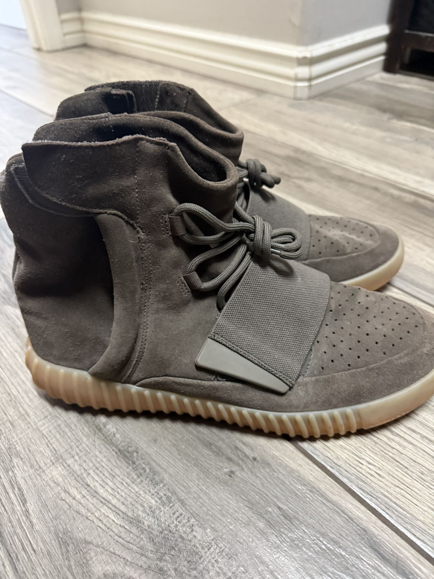 YEEZY ADIDAS SIZE 13 for Sale in Chandler, AZ - OfferUp