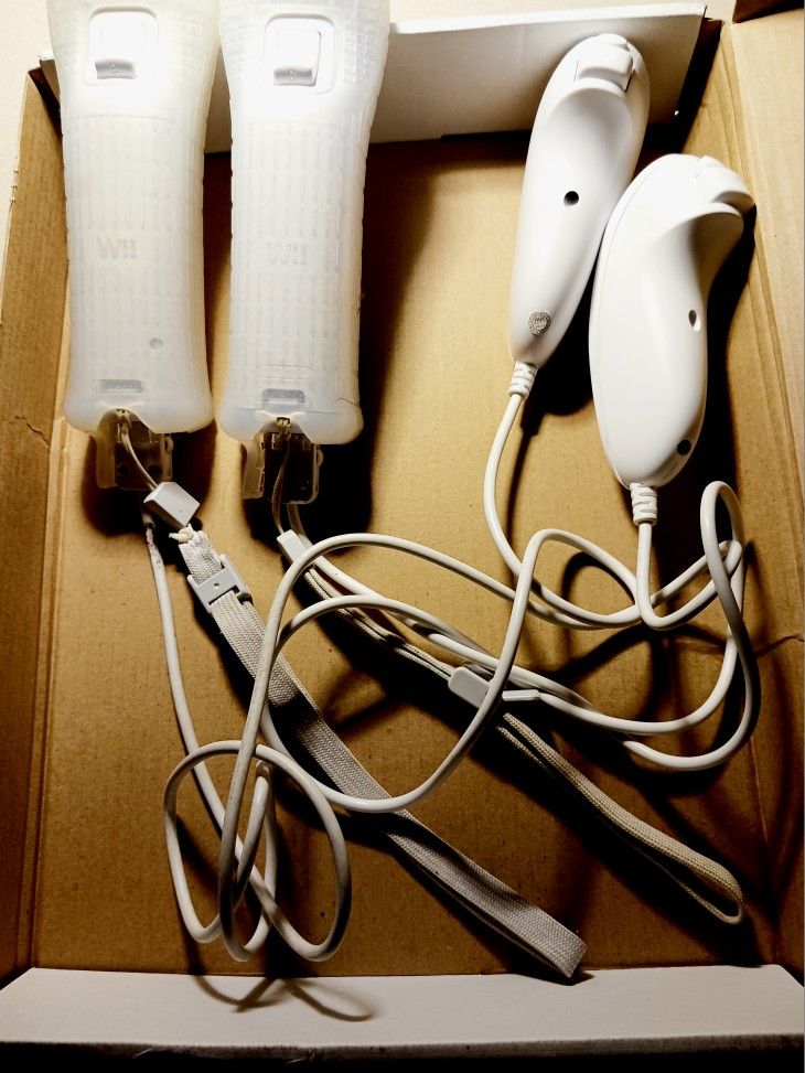 Nintendo Nintendo Wii Motion Plus Controller To Remotes To Nunchucks ...