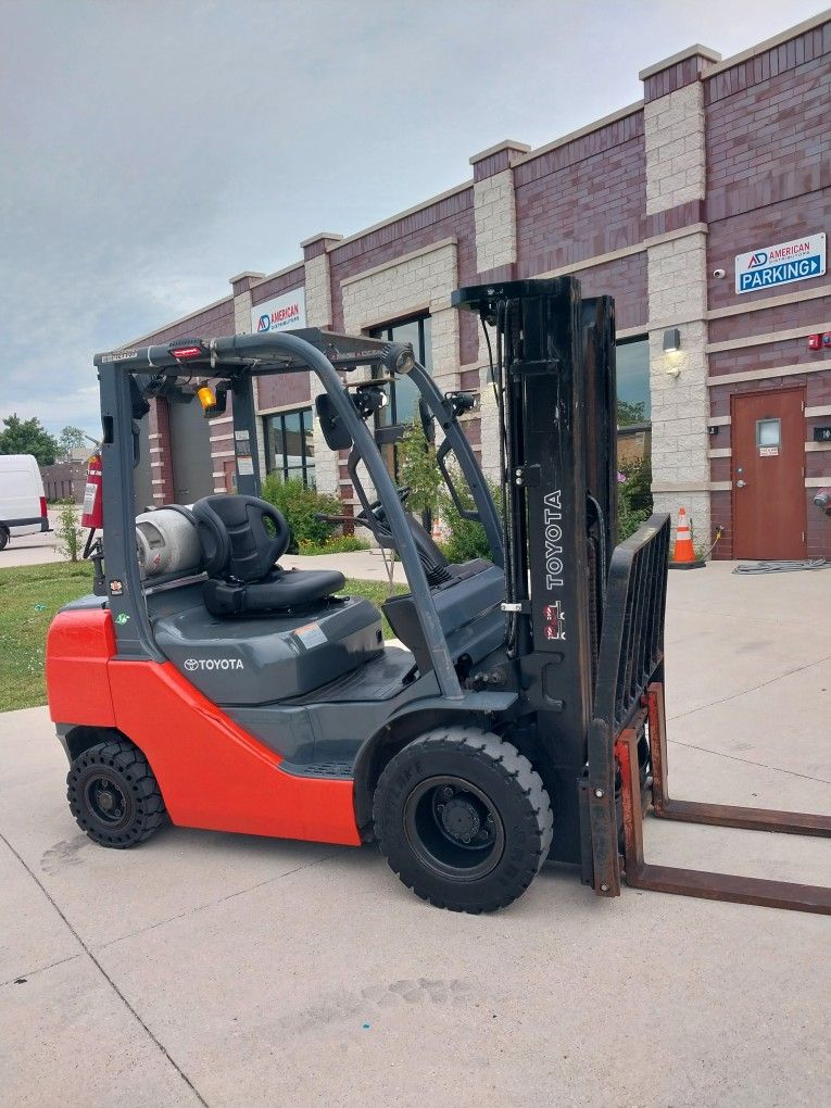 Pneumatic Toyota 5K LB Capacity Forklift for Sale in Bensenville, IL ...