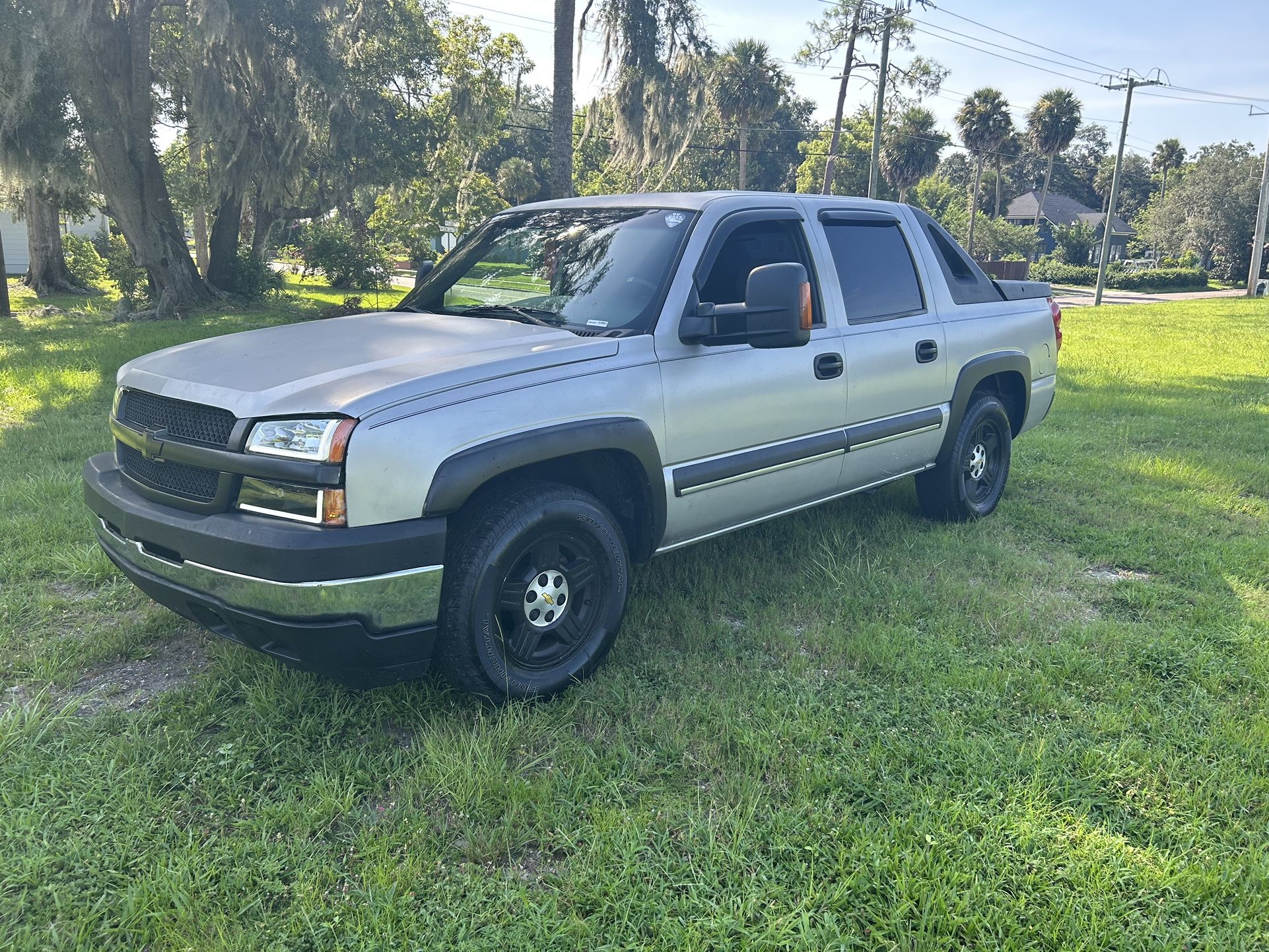 2004 Chevrolet Avalanche for Sale in Sanford, FL - OfferUp