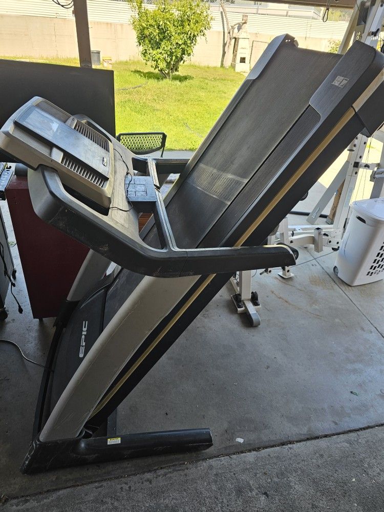 EPIC VIEW 550 Folding Treadmill Space Saver Fitness Workout Home Gym ...