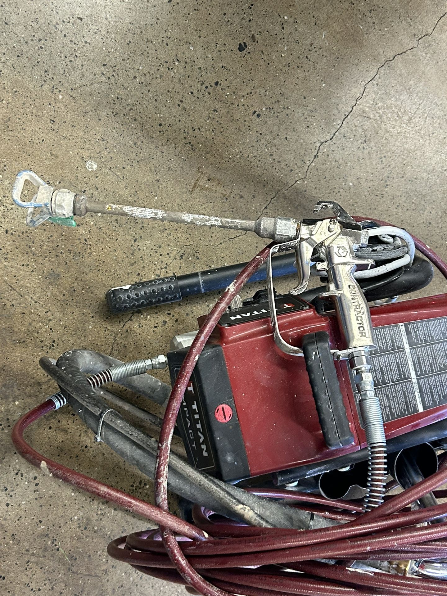 Titan Impact 440 electric airless sprayer w hose and gn no trades pick ...