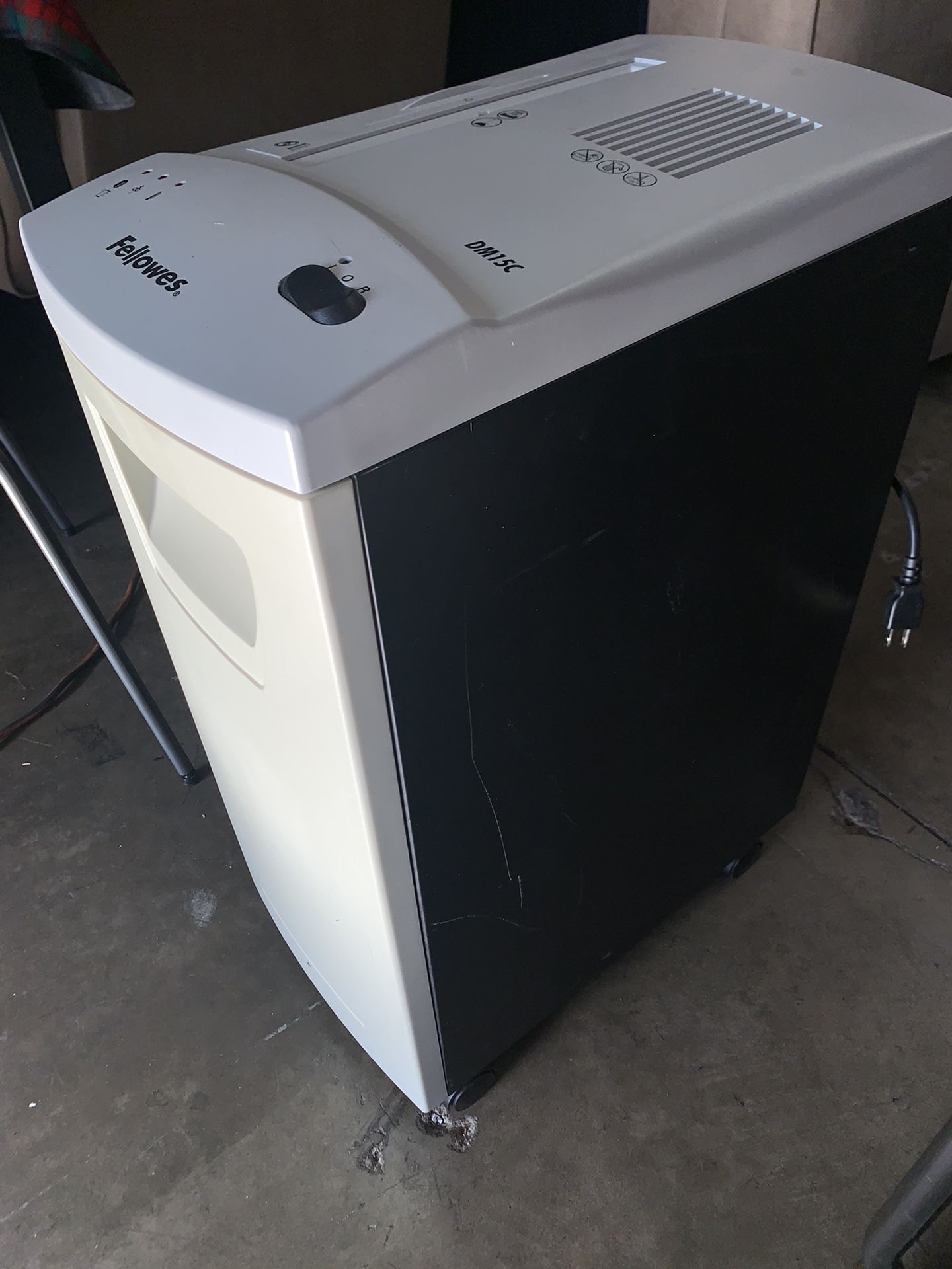 Fellowes DM15C POWERSHRED Confetti-Cut Paper Shredder 15-Sheet Capacity ...