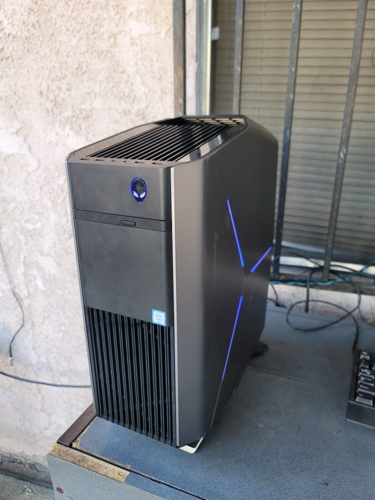 Alienware Aurora: Core i7, 24GB RAM, 1000GB/SSD 250GB, USB Type C, HDMI ...